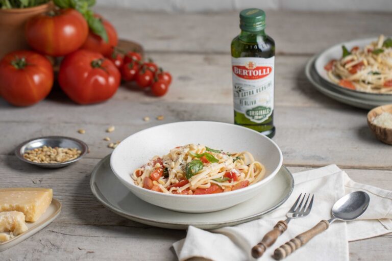 Pasta met feta en tomaatjes uit de oven - Eatertainment