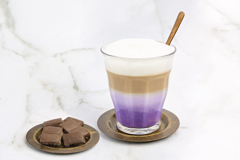 Paarse latte: Taro latte met honing - Eatertainment