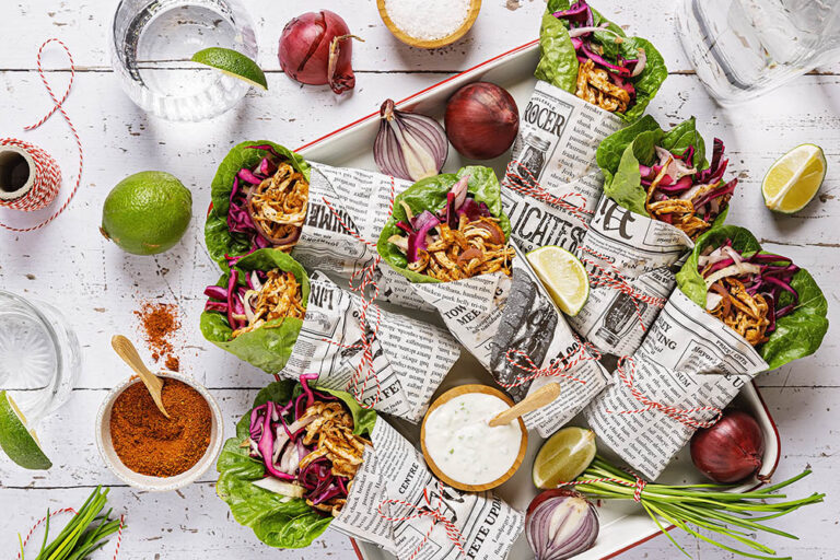 Sla wraps met pulled chicken en zure room - Eatertainment