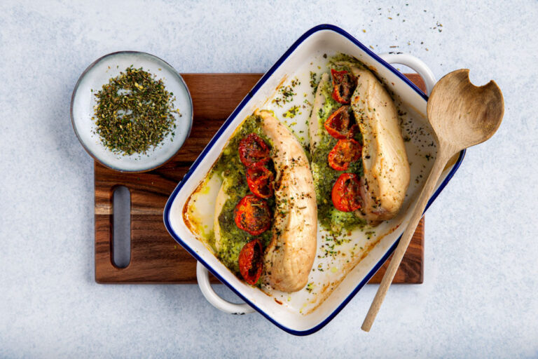 Gevulde kipfilets met mozzarella, tomaat en pesto van Italiaanse ...