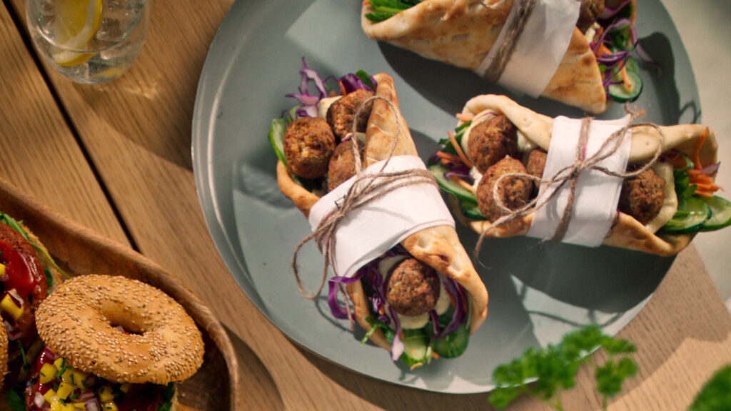 Falafel Pita Wrap Falafel Pita Sandwich Six Hungry Feet