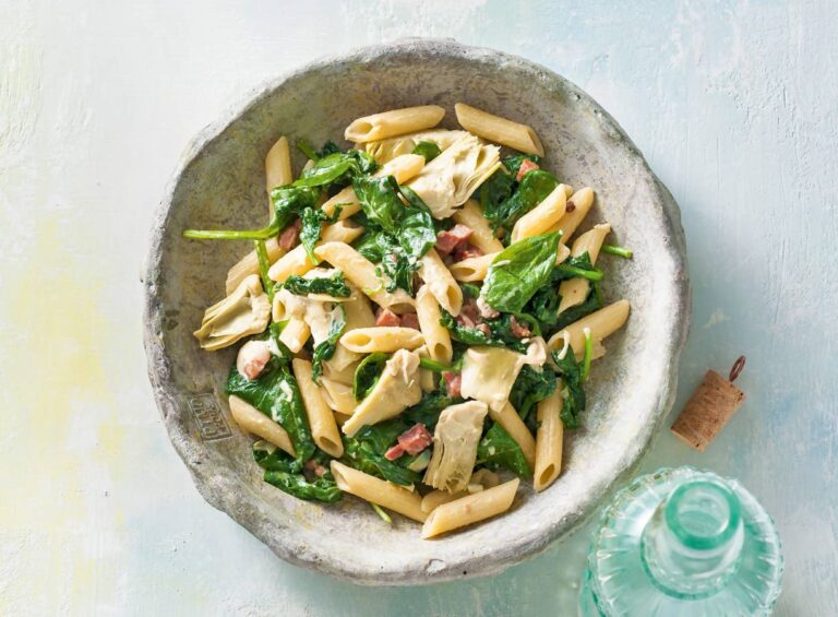 Snelle pasta met spinazie, artisjok en hummus - Eatertainment