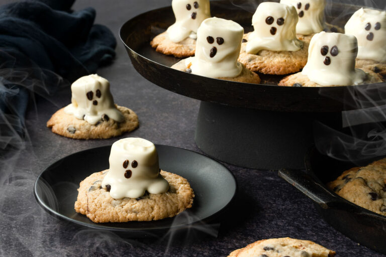 Halloween chocolate chip cookies - Eatertainment
